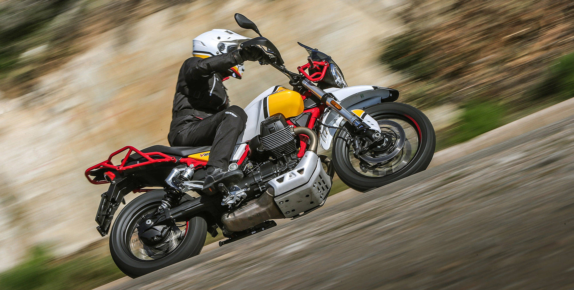 V85TT & V85TT TRAVEL s příslušenstvím v hodnotě 26.000 Kč | Motocentrum ...